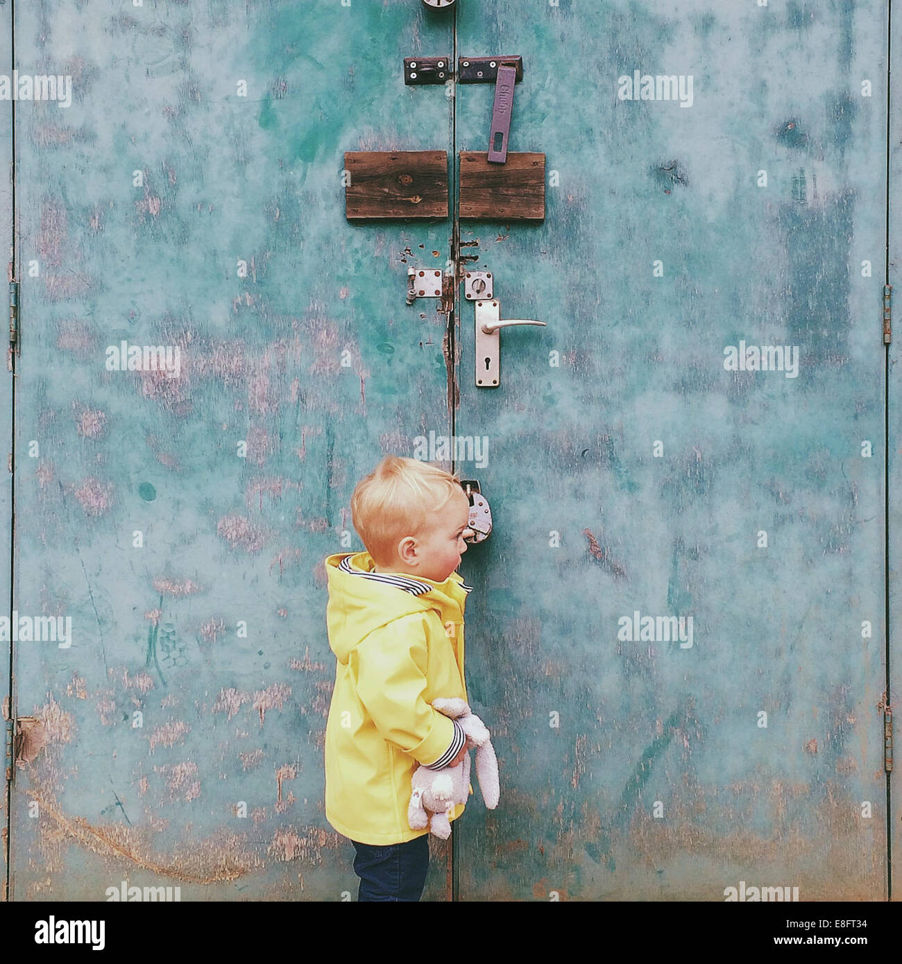 Outside of door hi-res stock photography and images - Alamy