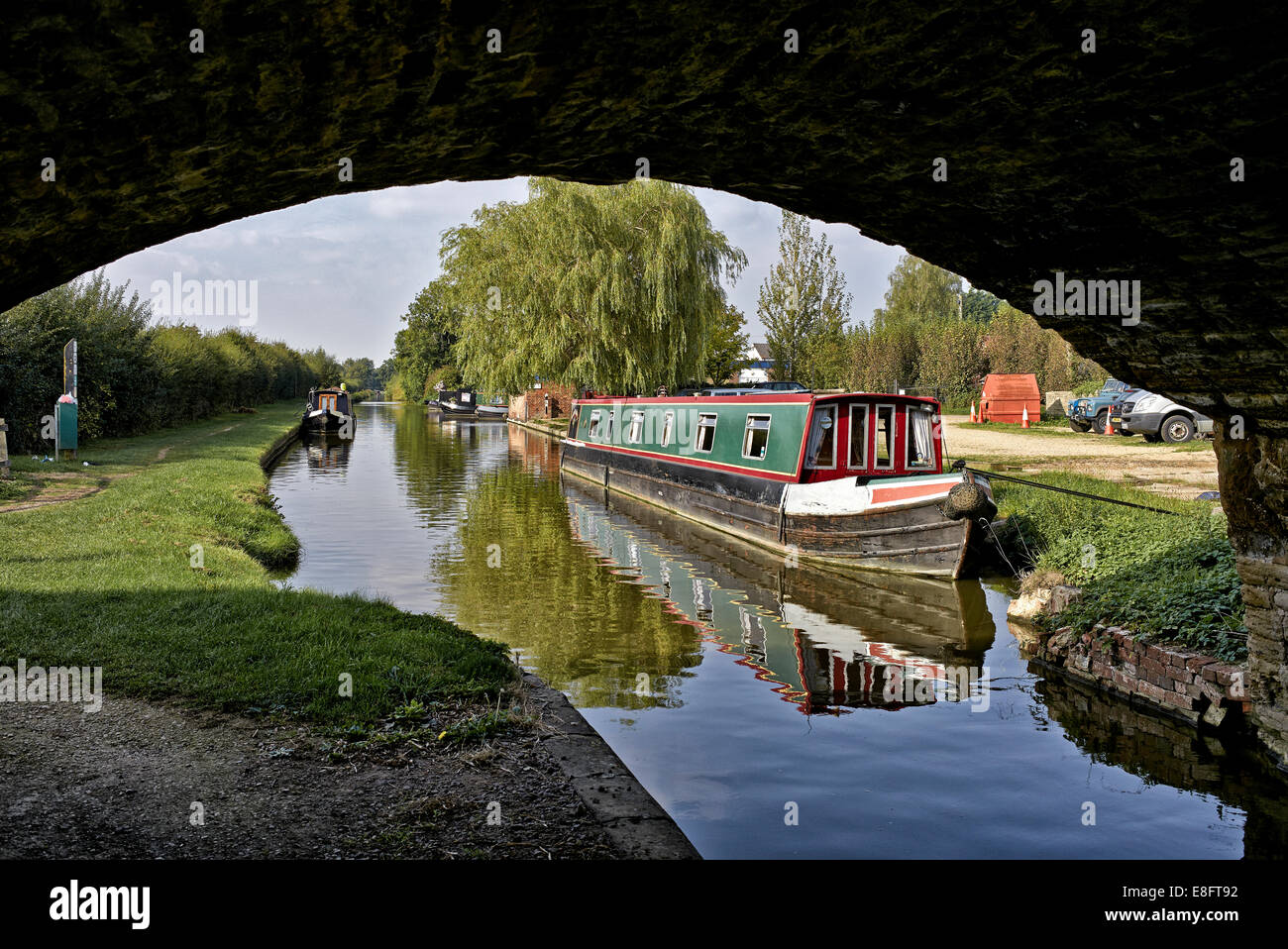 Oxford canal. Aynho Wharf boatyard and moored canal boat on the Oxford ...