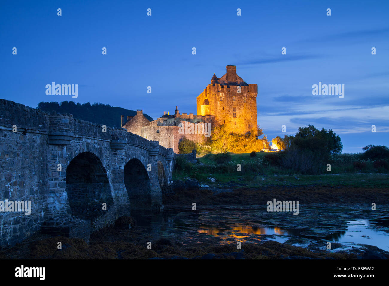 Dornie bridge hi-res stock photography and images - Alamy