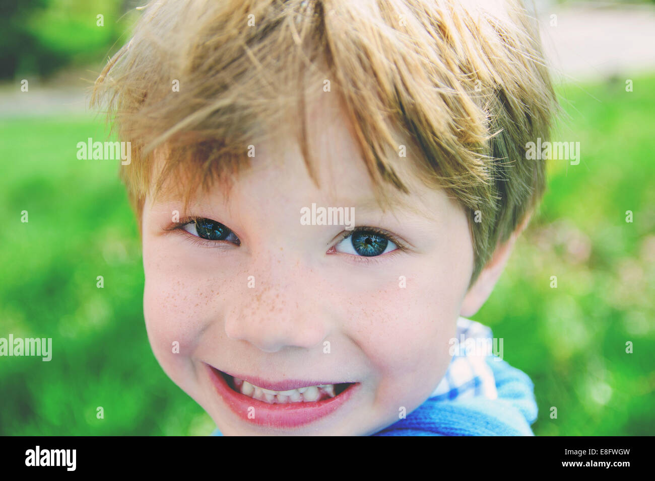 Smiling face boy boys hi-res stock photography and images - Alamy
