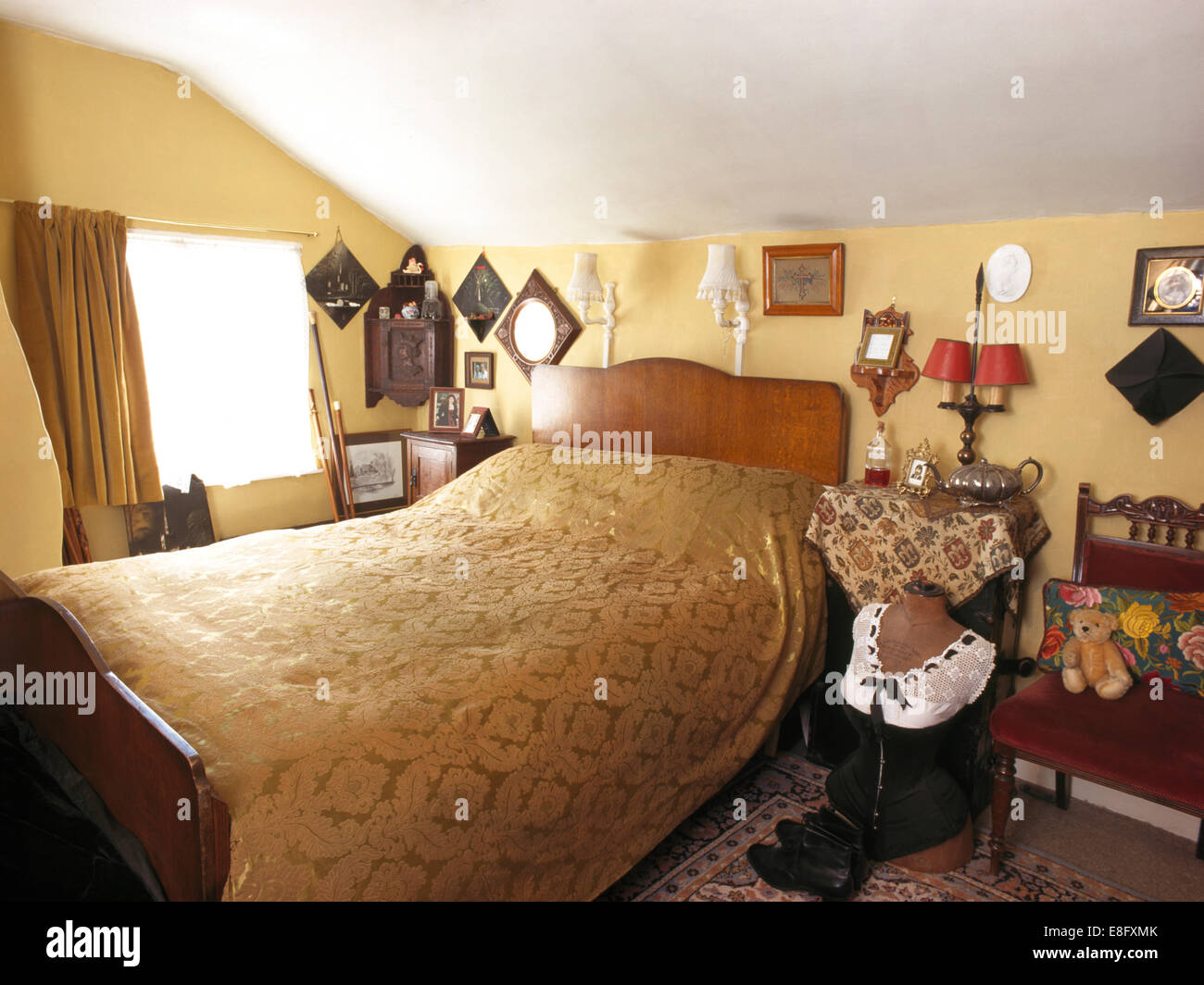 Period bedroom hi-res stock photography and images - Alamy