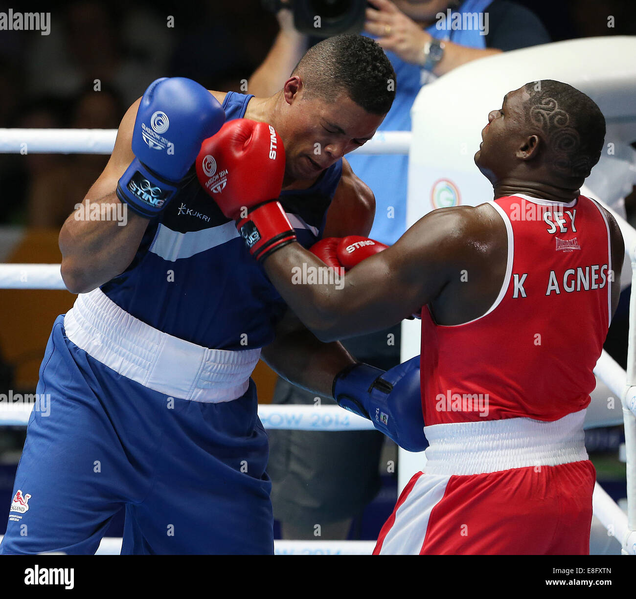 Joseph Joyce (ENG) (Blue) beats Keddy Agnes (SEY) (Red) - Boxing Super ...