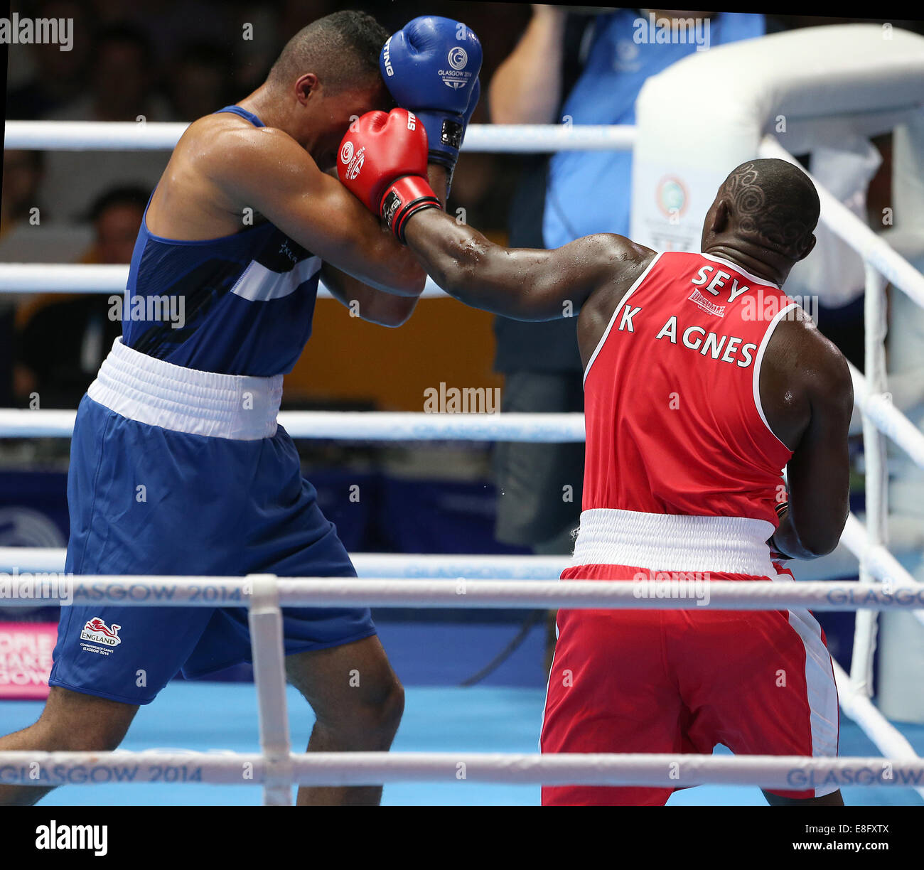 Joseph Joyce (ENG) (Blue) beats Keddy Agnes (SEY) (Red) - Boxing Super ...