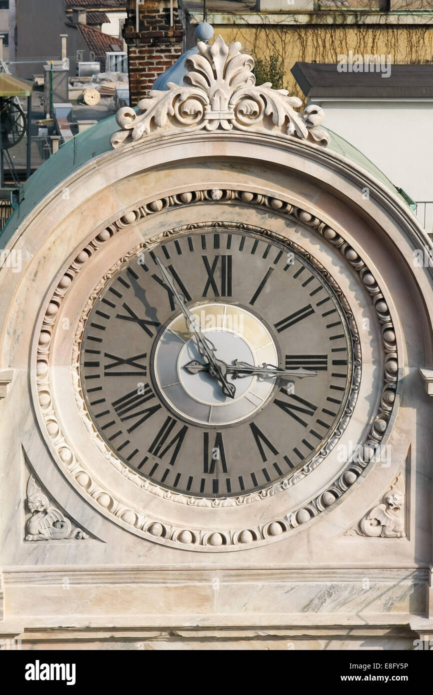 Milan clock hi-res stock photography and images - Alamy