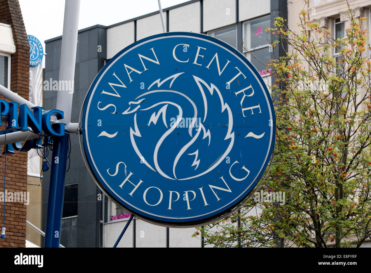 Swan centre hi-res stock photography and images - Alamy