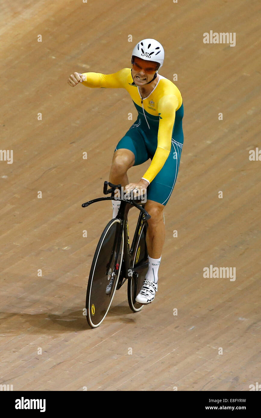 Australia celebrate victory. Luke Bobridge, Luke Davison, Alex ...