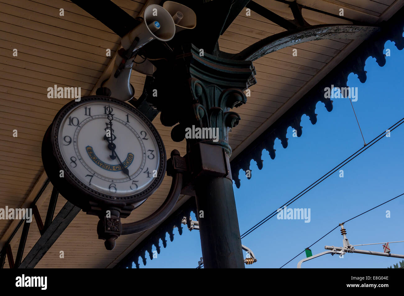 Old station clock hi-res stock photography and images - Alamy