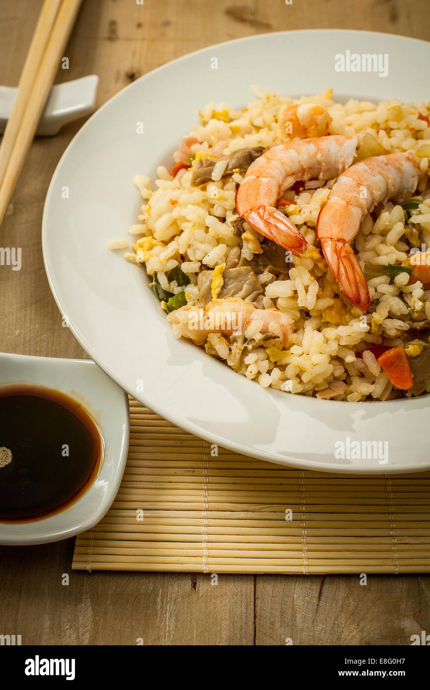 chinese fried rice with prawn on white plate Stock Photo - Alamy