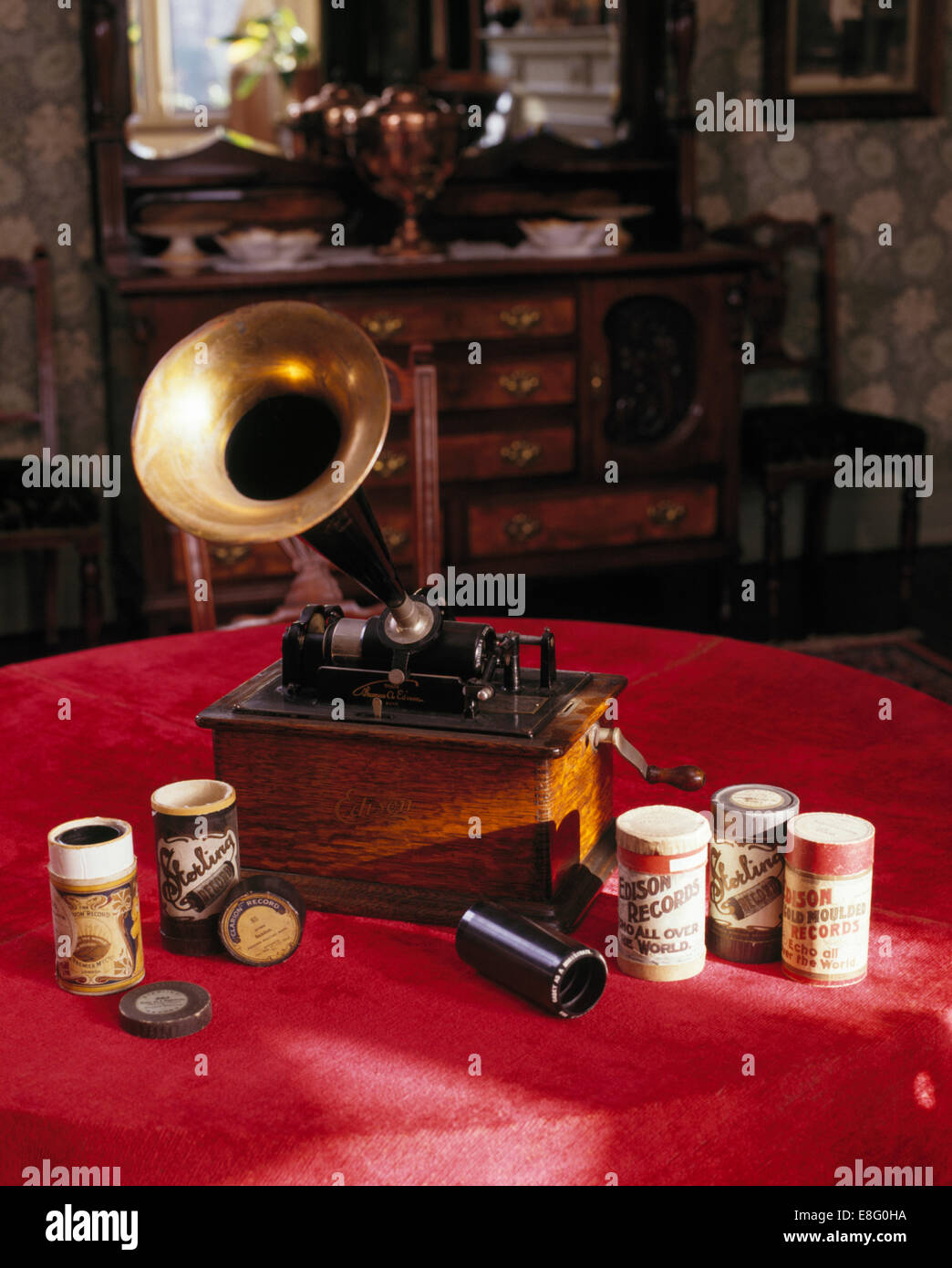 Antique phonograph hi-res stock photography and images - Alamy