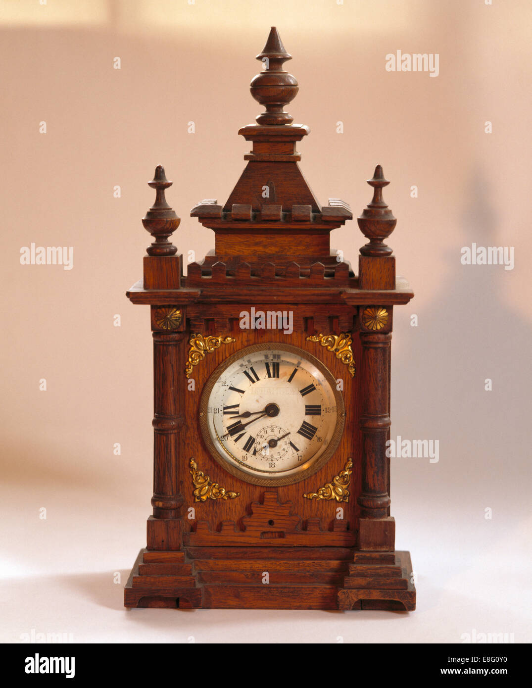 Antique clocks hi-res stock photography and images - Alamy