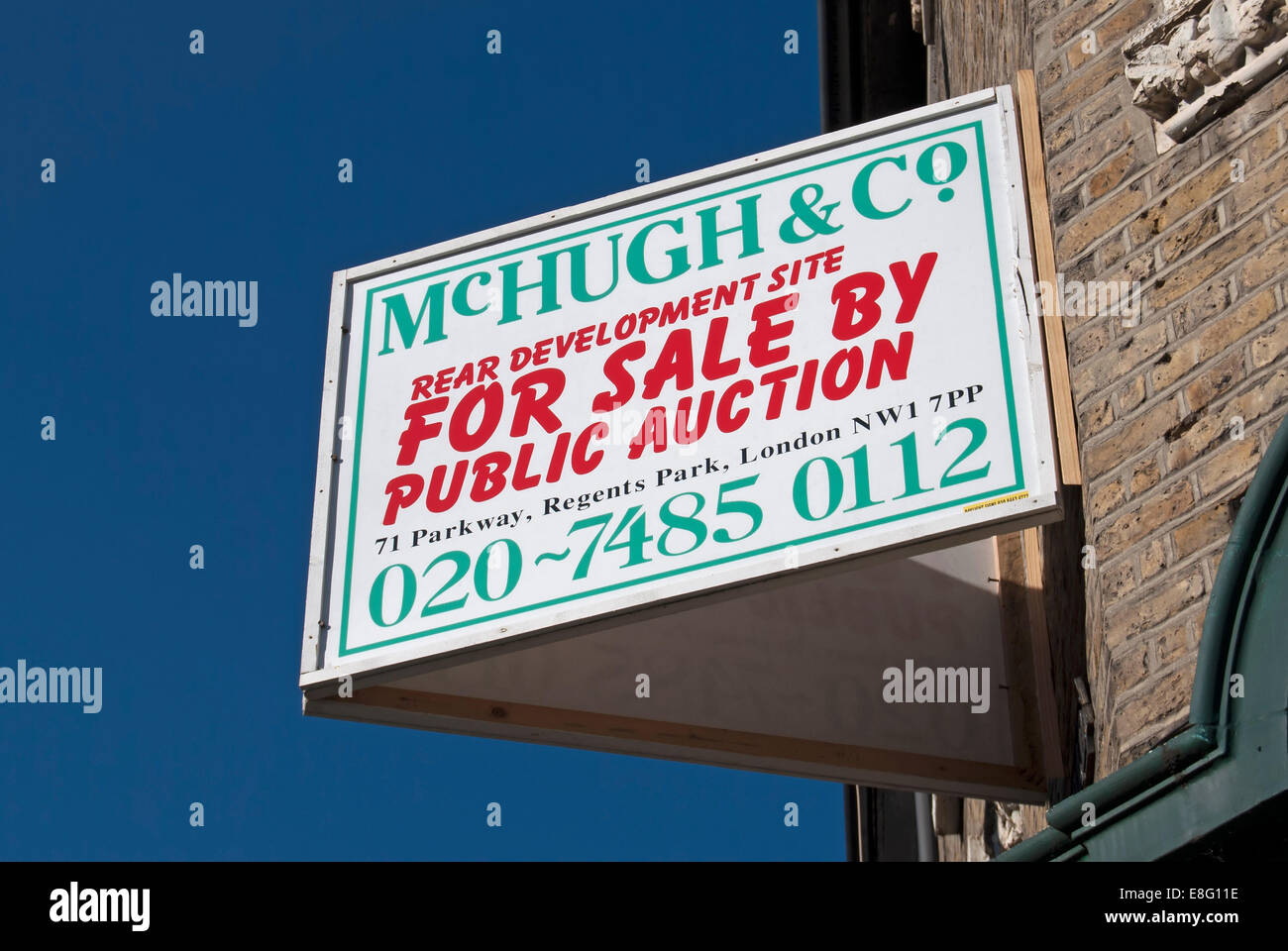 Auction sign hi-res stock photography and images - Alamy