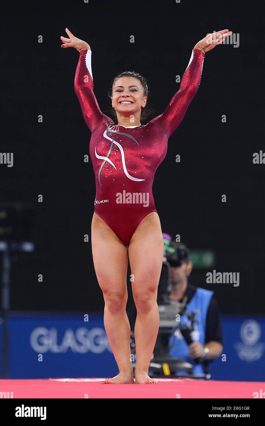 Claudia Fragapane (ENG) performs in the floor exercise on her way to ...