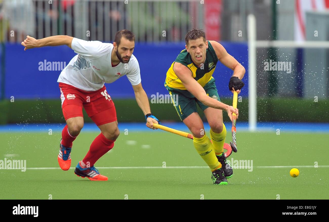 Nick Catlin (ENG, left) and Eddie Ockenden (AUS). England (ENG) v ...