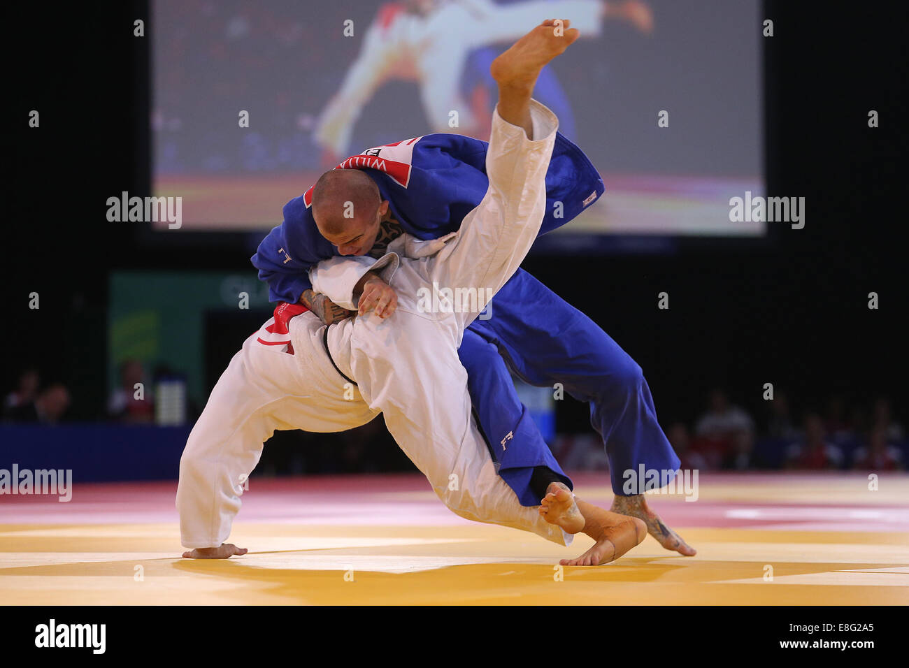 Arnie Dickins (AUS) (White) and Danny Williams (ENG) (Blue) - Judo 73kg ...