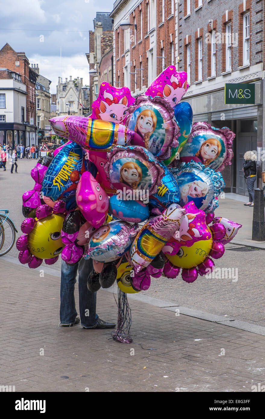 Street vendor selling balloons hi-res stock photography and images - Alamy