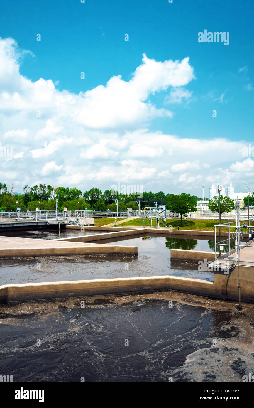 Reservoir cleaning hi-res stock photography and images - Alamy