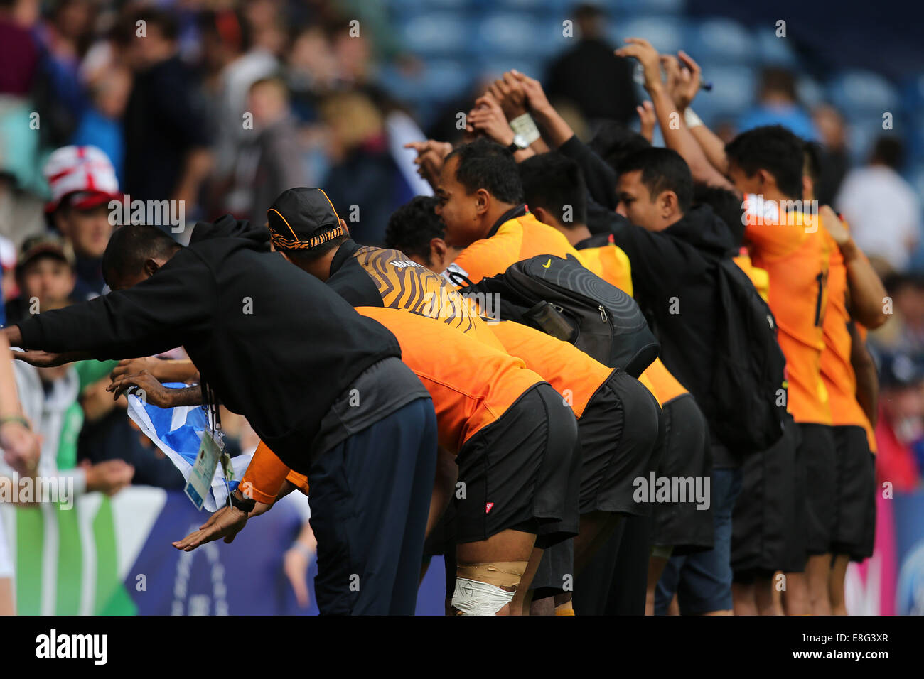 Rapturous applause hi-res stock photography and images - Alamy