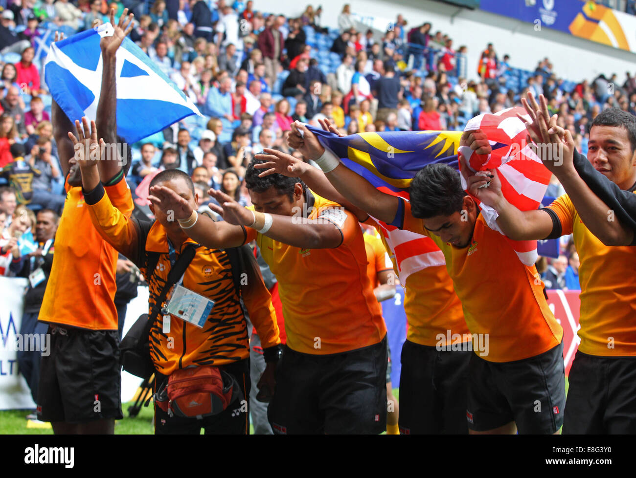 Rapturous applause hi-res stock photography and images - Alamy