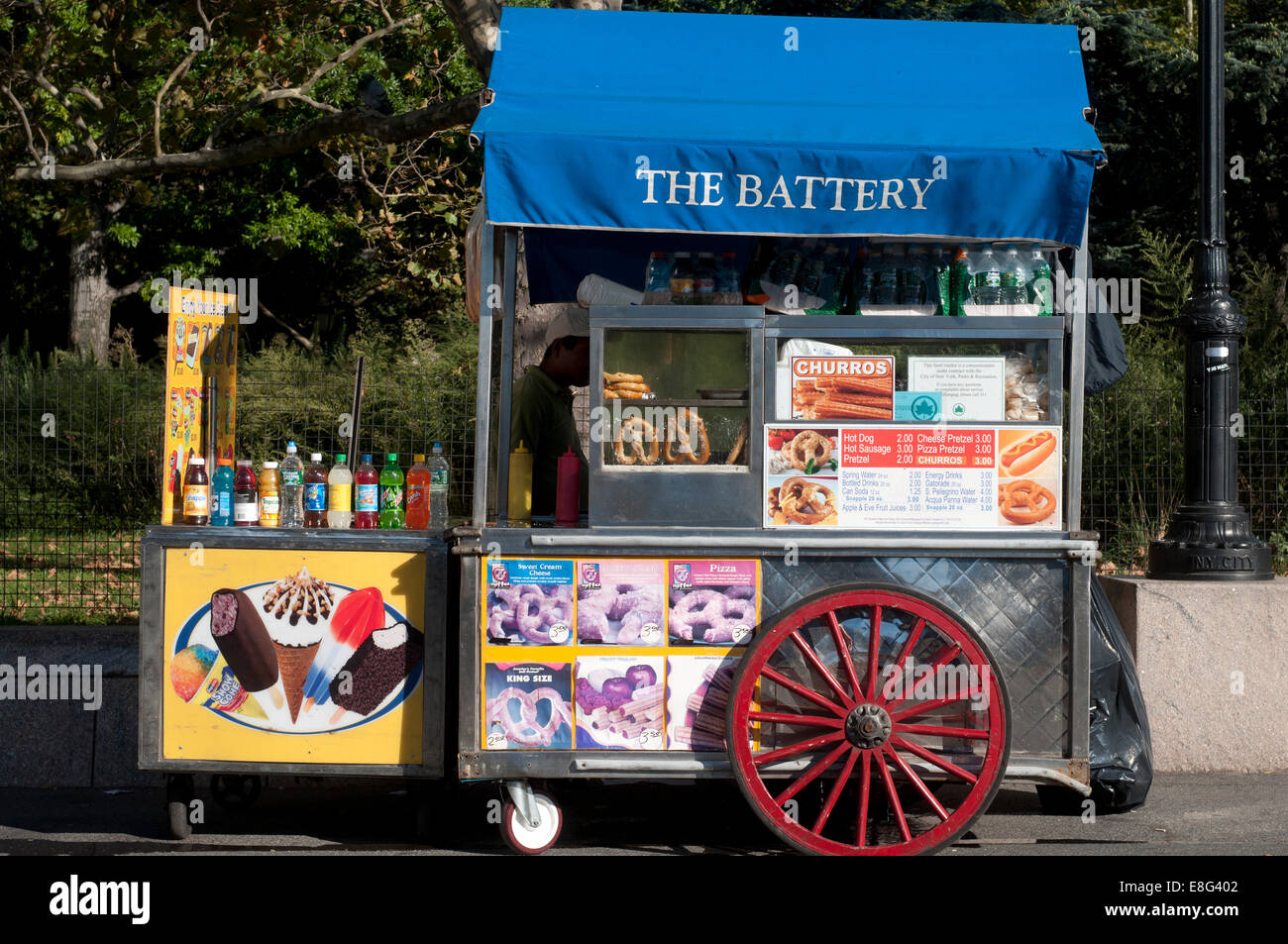Mobile food cart carts hot dog dogs hi-res stock photography and images ...