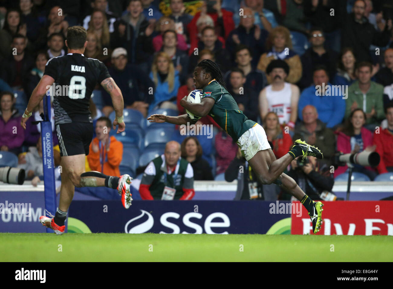 Seabelo Senatla (RSA) scores South Africa's 2nd try. South Africa v New ...