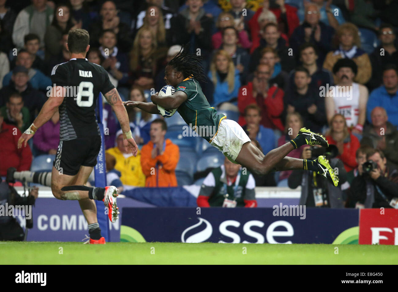 Seabelo Senatla (RSA) scores South Africa's 2nd try. South Africa v New ...