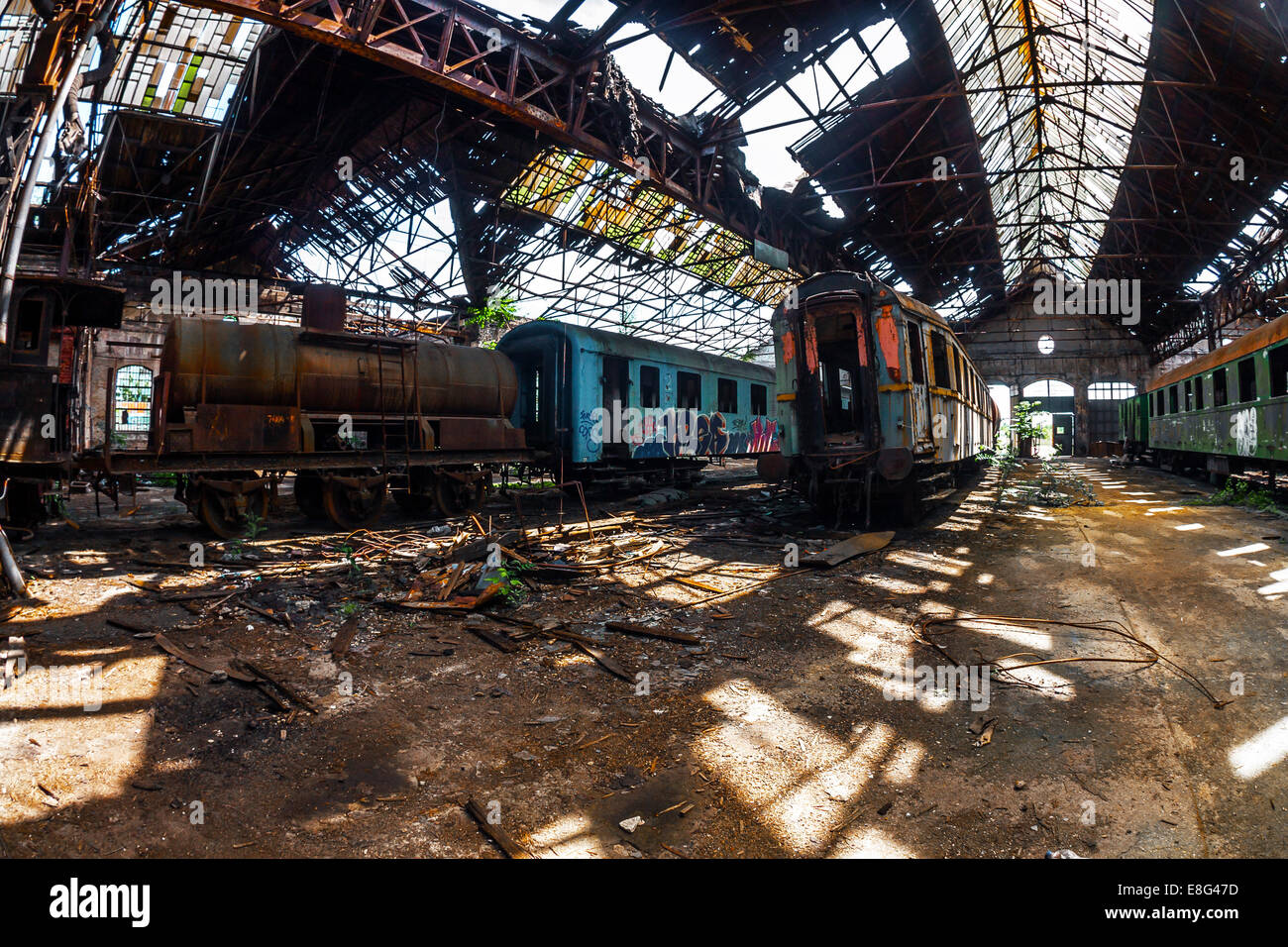 Abandoned railroad hi-res stock photography and images - Alamy