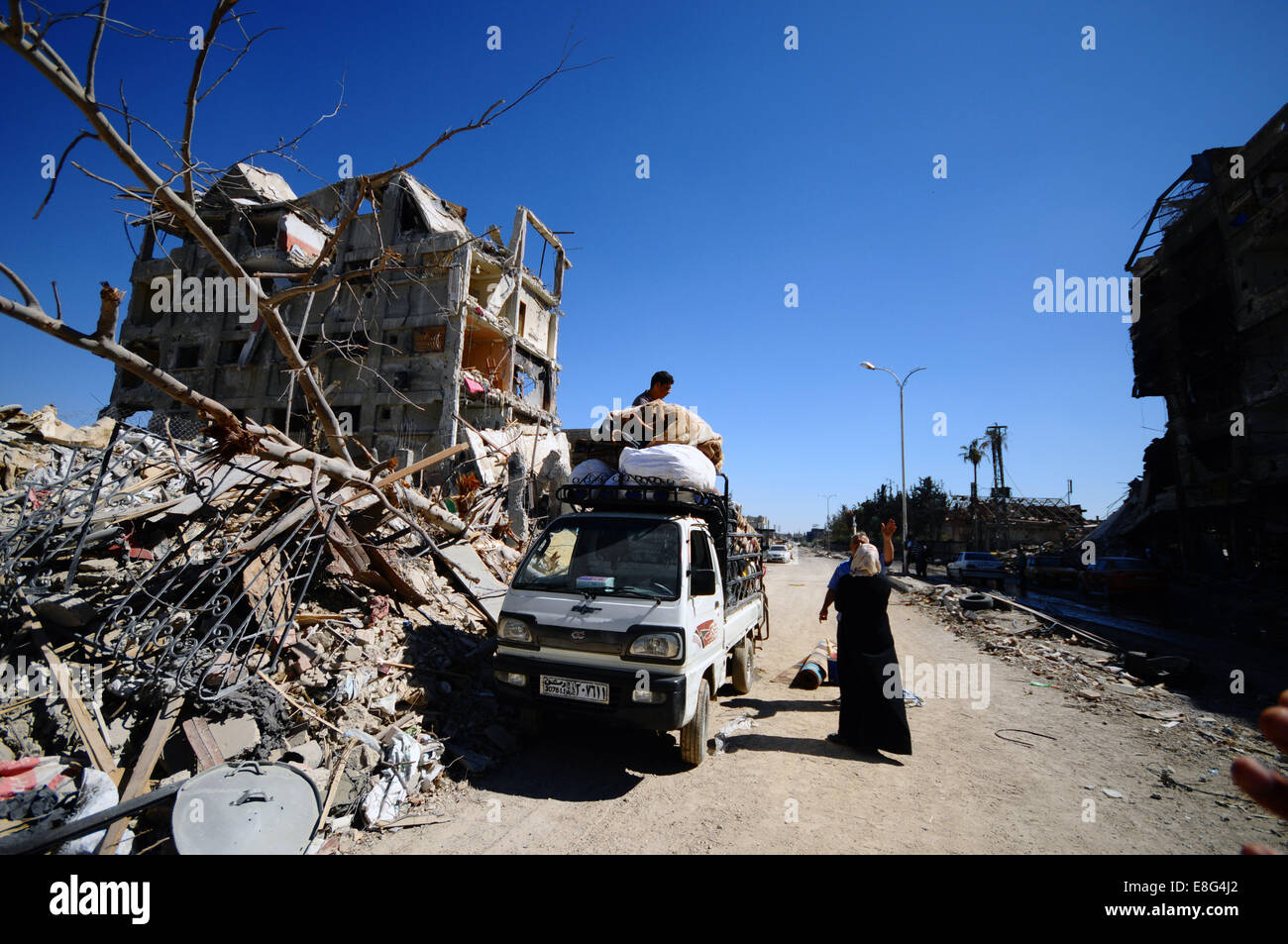 Damascus. 7th Oct, 2014. Syrians return to check their homes in the ...