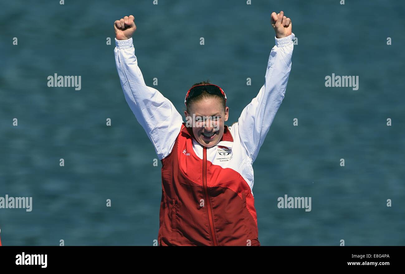 Jodie Stimpson (ENG) celebrates winning the gold medal in the Women's ...
