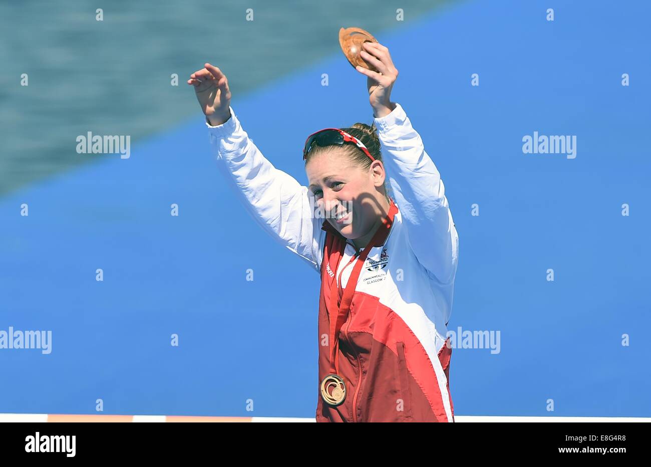 Jodie Stimpson (ENG) celebrates winning the gold medal in the Women's ...