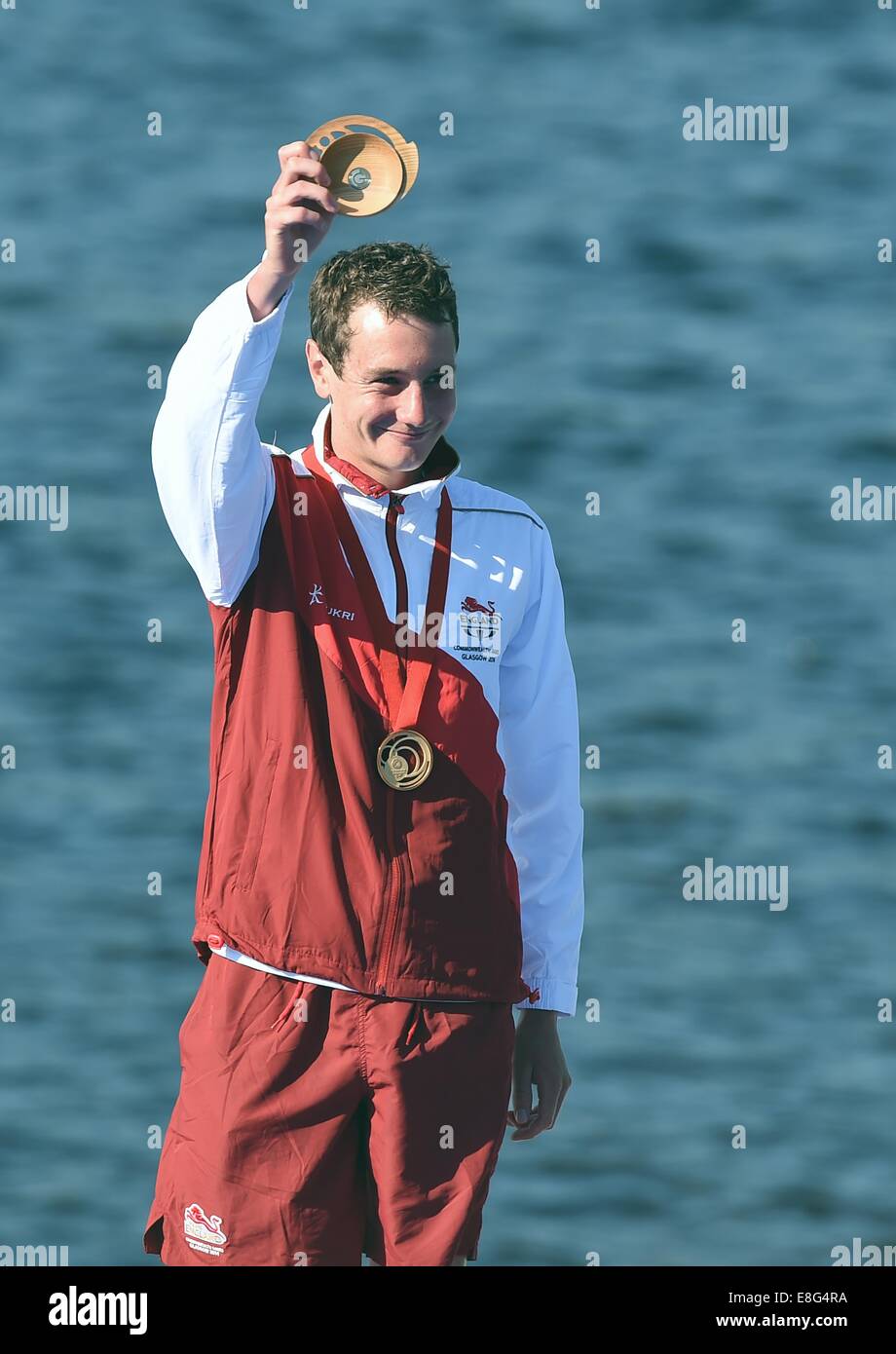 Alistair Brownlee celebrates winning the gold medal. Triathlon ...