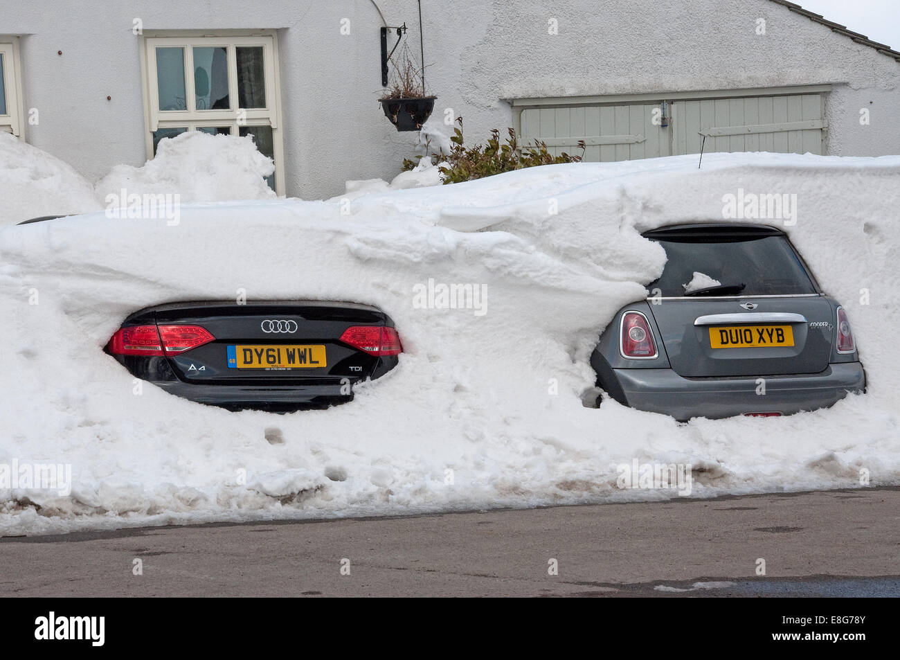 Stranded cars hi-res stock photography and images - Alamy