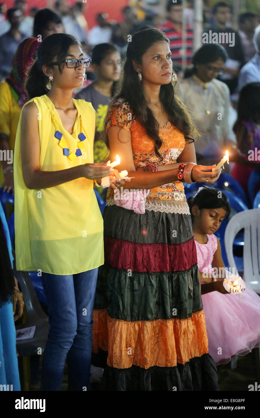 Pakistan Woman Praying High Resolution Stock Photography and Images - Alamy