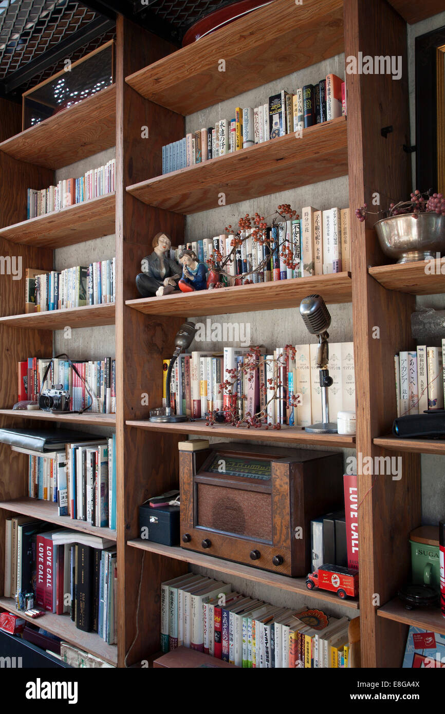 Japanese books library hi-res stock photography and images - Alamy