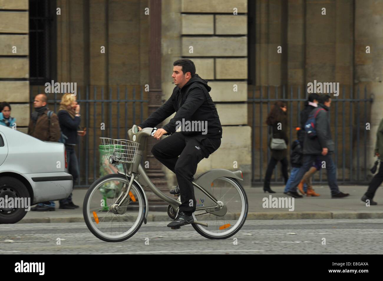 Electric bicycle paris hi-res stock photography and images - Alamy