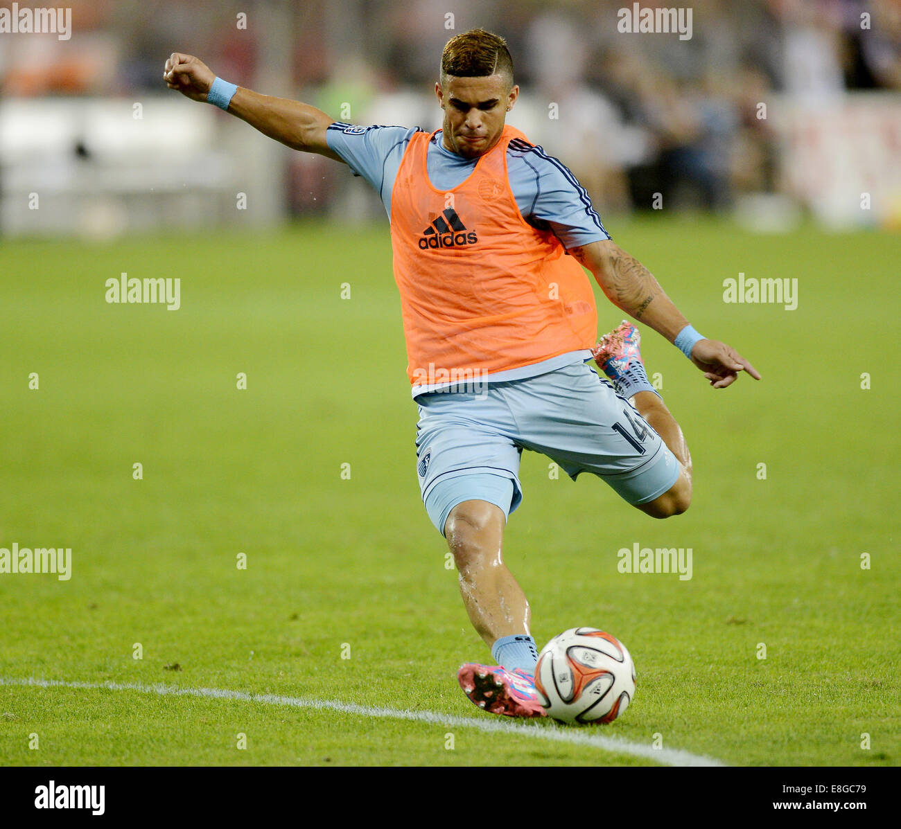 Washington, DC, USA. 3rd Oct, 2014. 20141003 - Sporting KC forward Dom ...