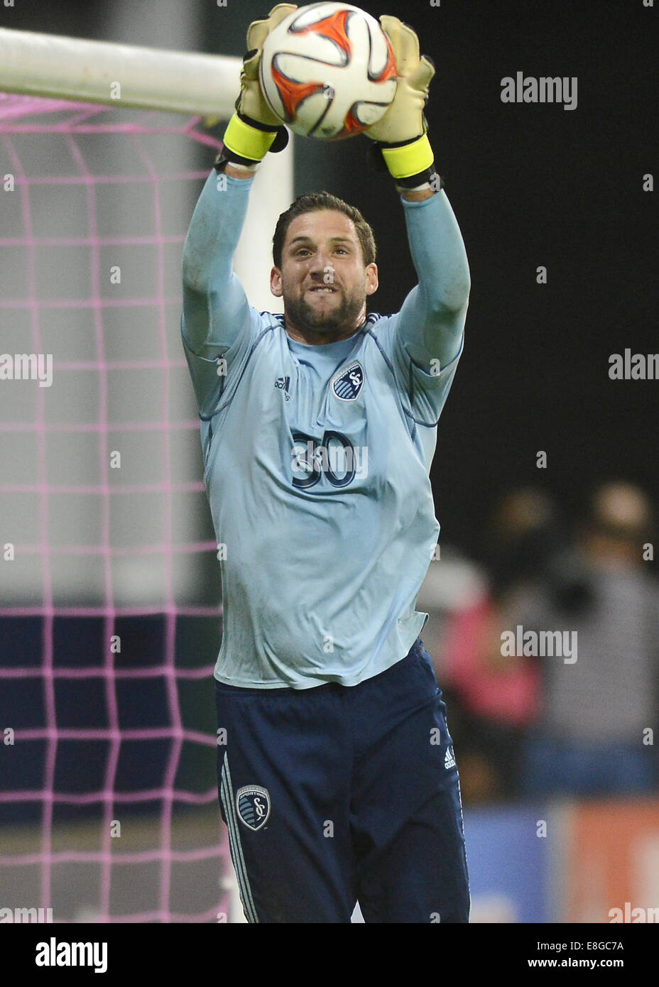 Washington, DC, USA. 3rd Oct, 2014. 20141003 - Sporting KC goalkeeper ...