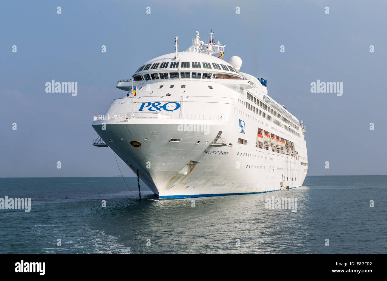 P&O Pacific Dawn anchored off port denarau Fiji Stock Photo - Alamy