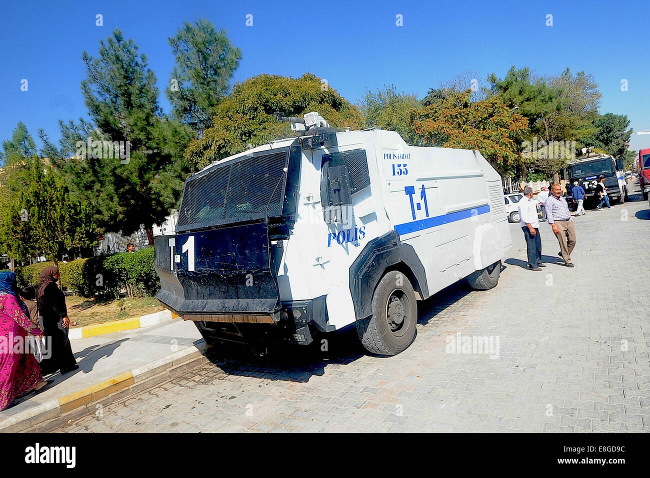 Suruc, Turkey. 7th Oct, 2014. Tear gas vehicles and water canon ...