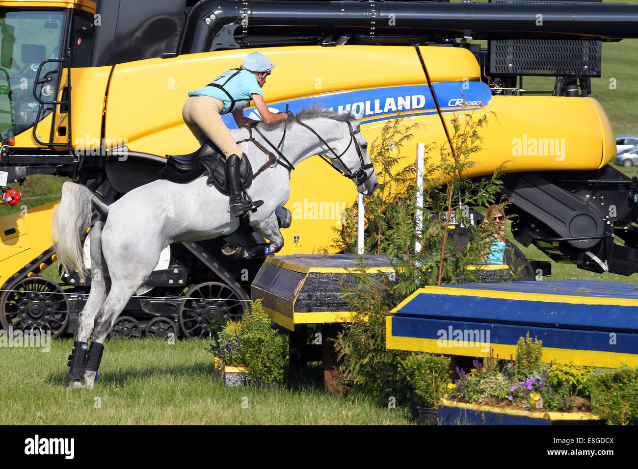 Izzy Taylor on KBIS Starchaser at Barbury Castle Horse Trials 2013 ...