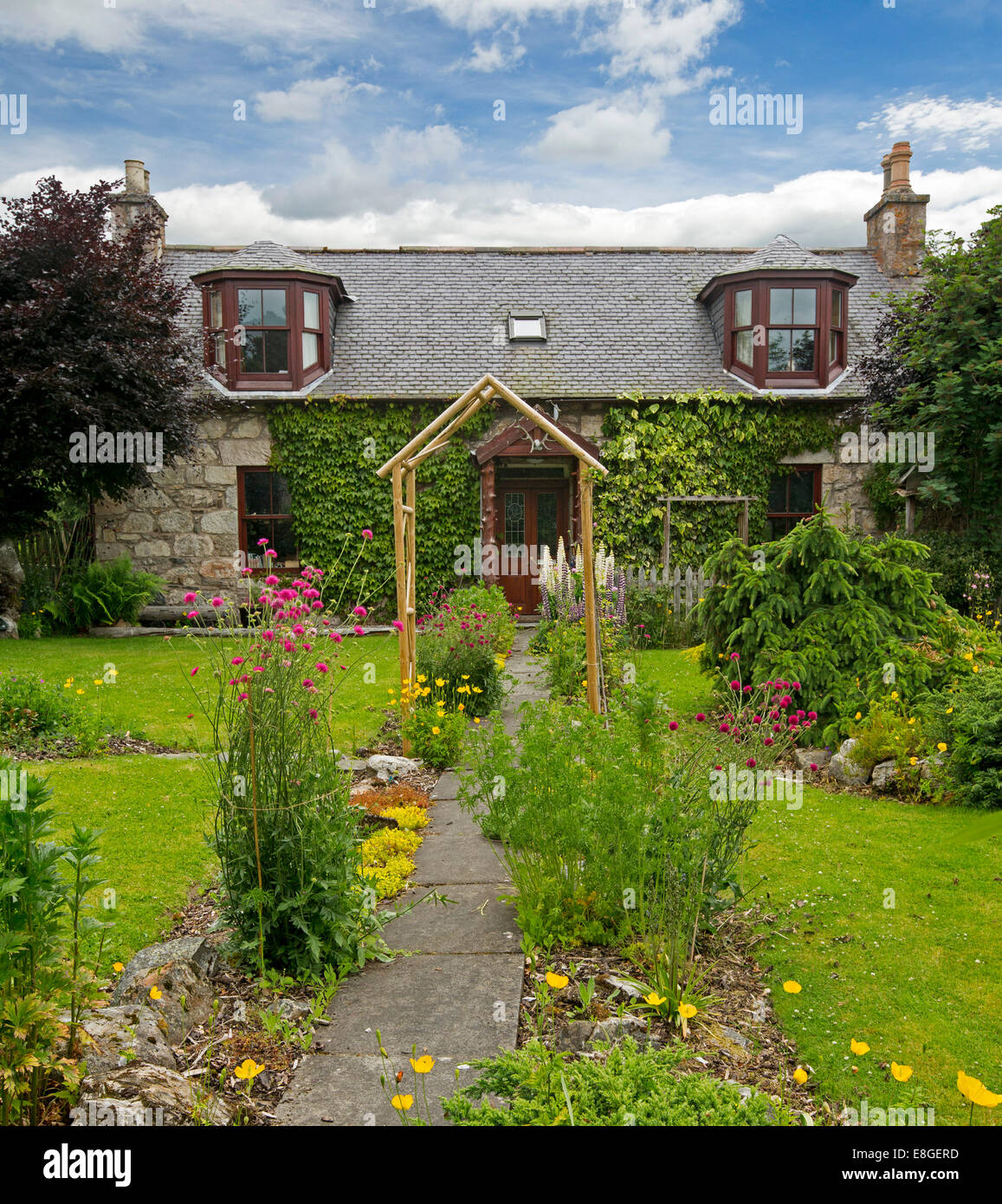 Stone House Cottage Garden High Resolution Stock Photography and Images ...