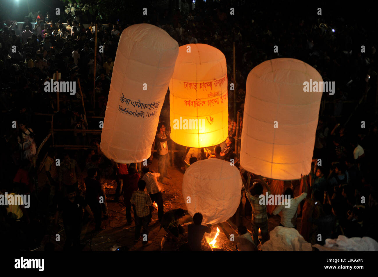 Buddha people flying fire balloons or "fanush" during the "Probarona ...
