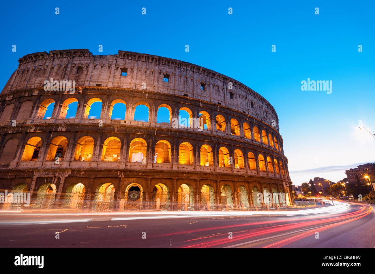 Colosseum night traffic lights rome hi-res stock photography and images ...