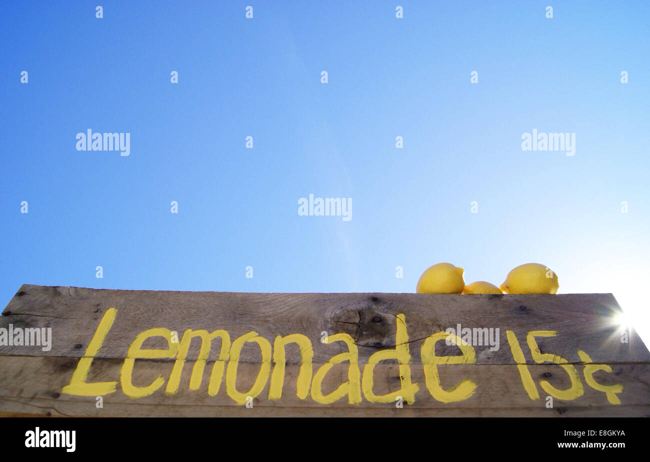 Lemonade stand sign hi-res stock photography and images - Alamy