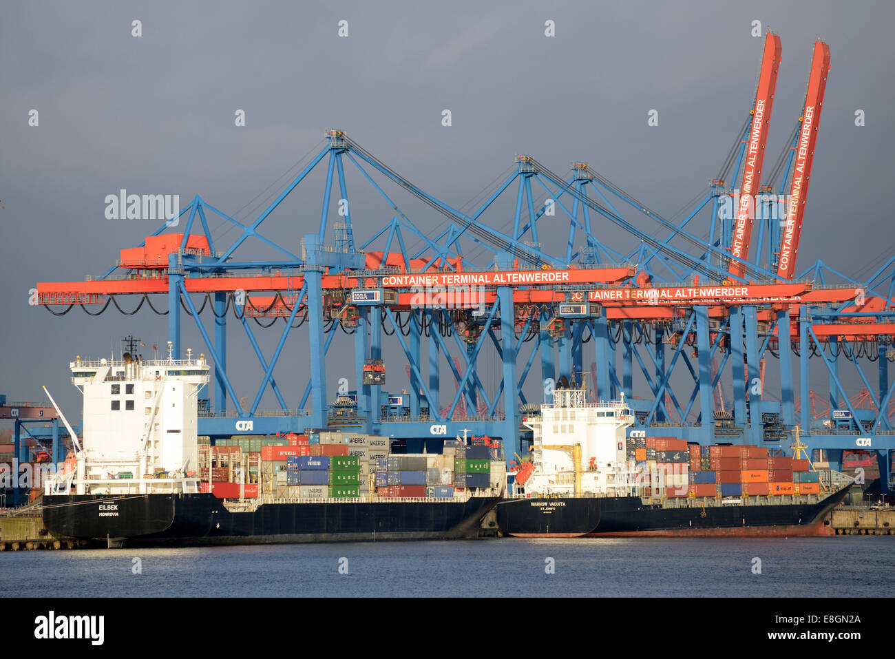 Container terminal altenwerder hi-res stock photography and images - Alamy