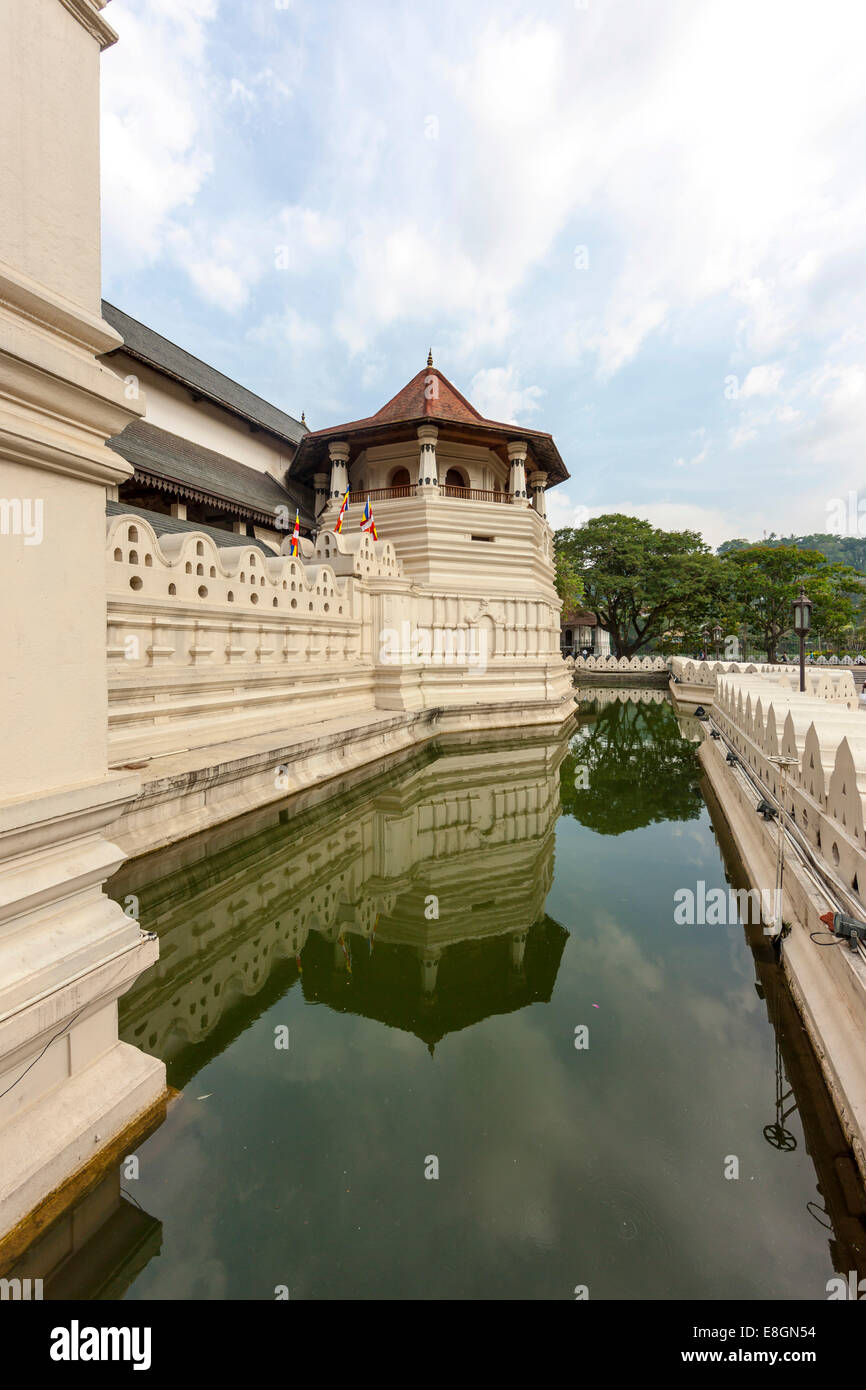 Temple of the Sacred Tooth Relic, Sri Dalada Maligawa, octagonal tower, Buddhist sanctuary ...