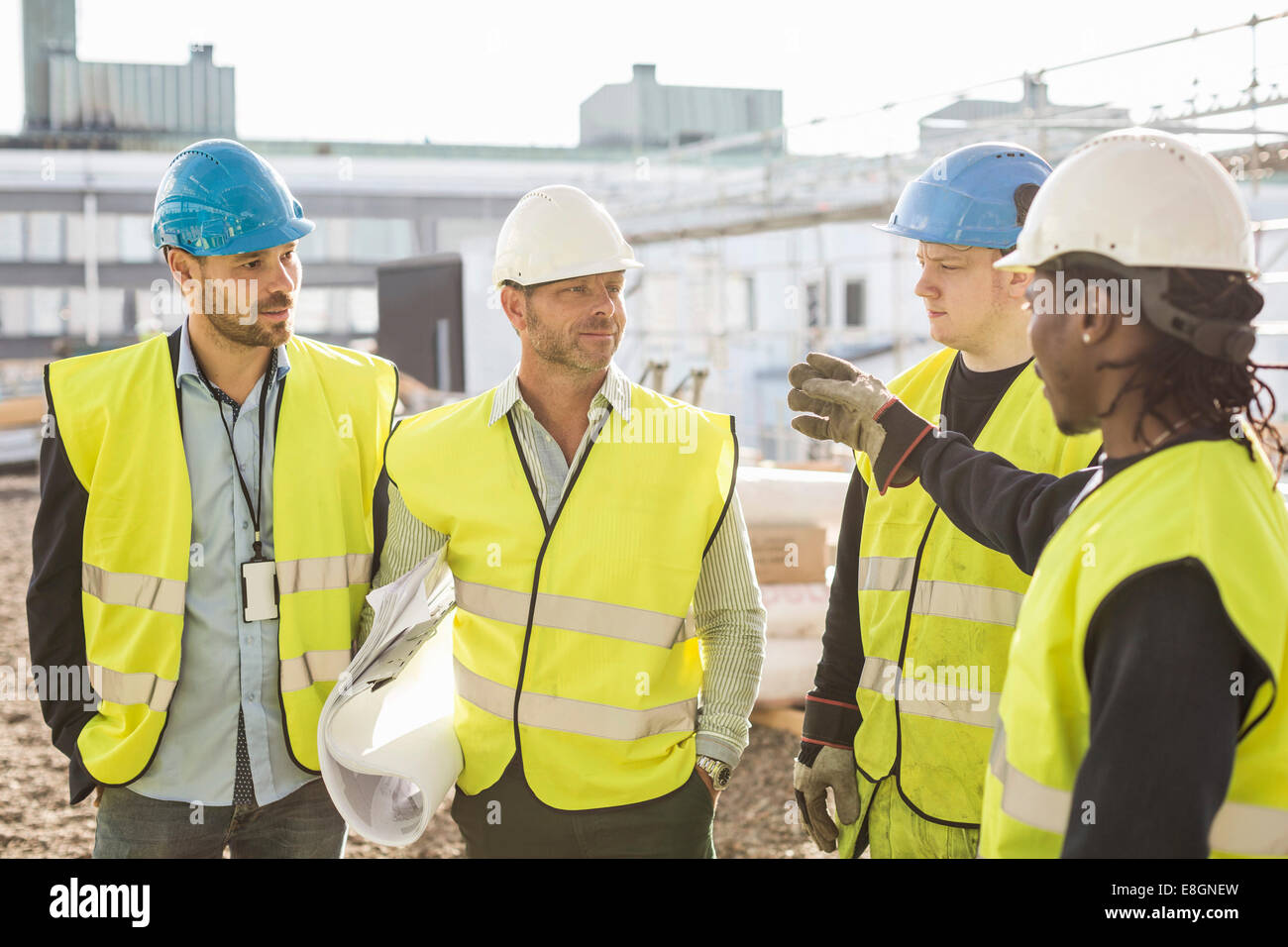 Construction worker discussing with architects at site Stock Photo - Alamy