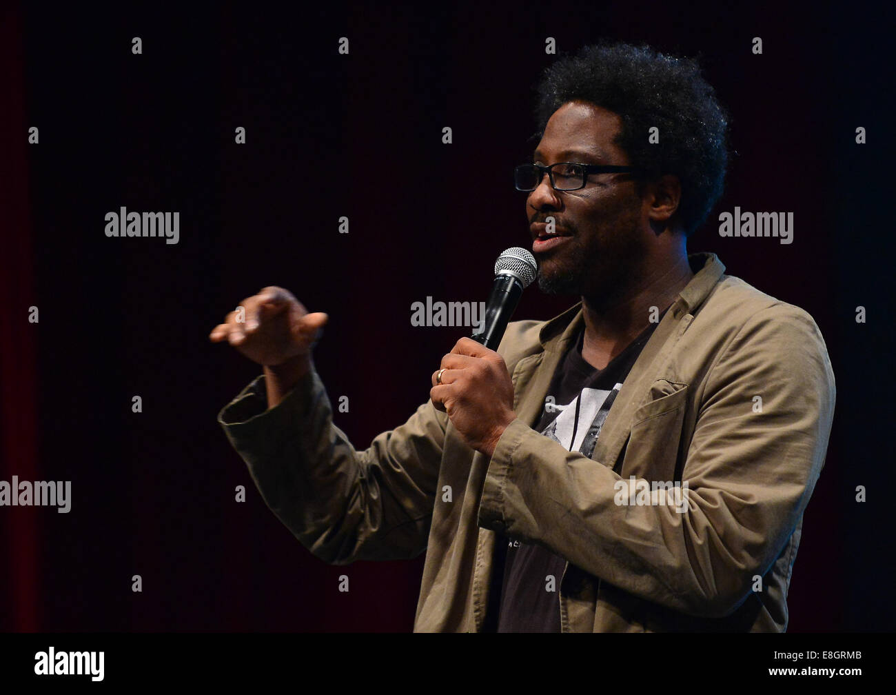 Comedians perform during opening night of South Beach Comedy Festival ...