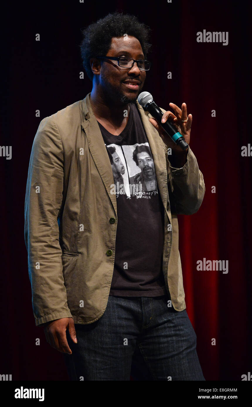 Comedians perform during opening night of South Beach Comedy Festival ...