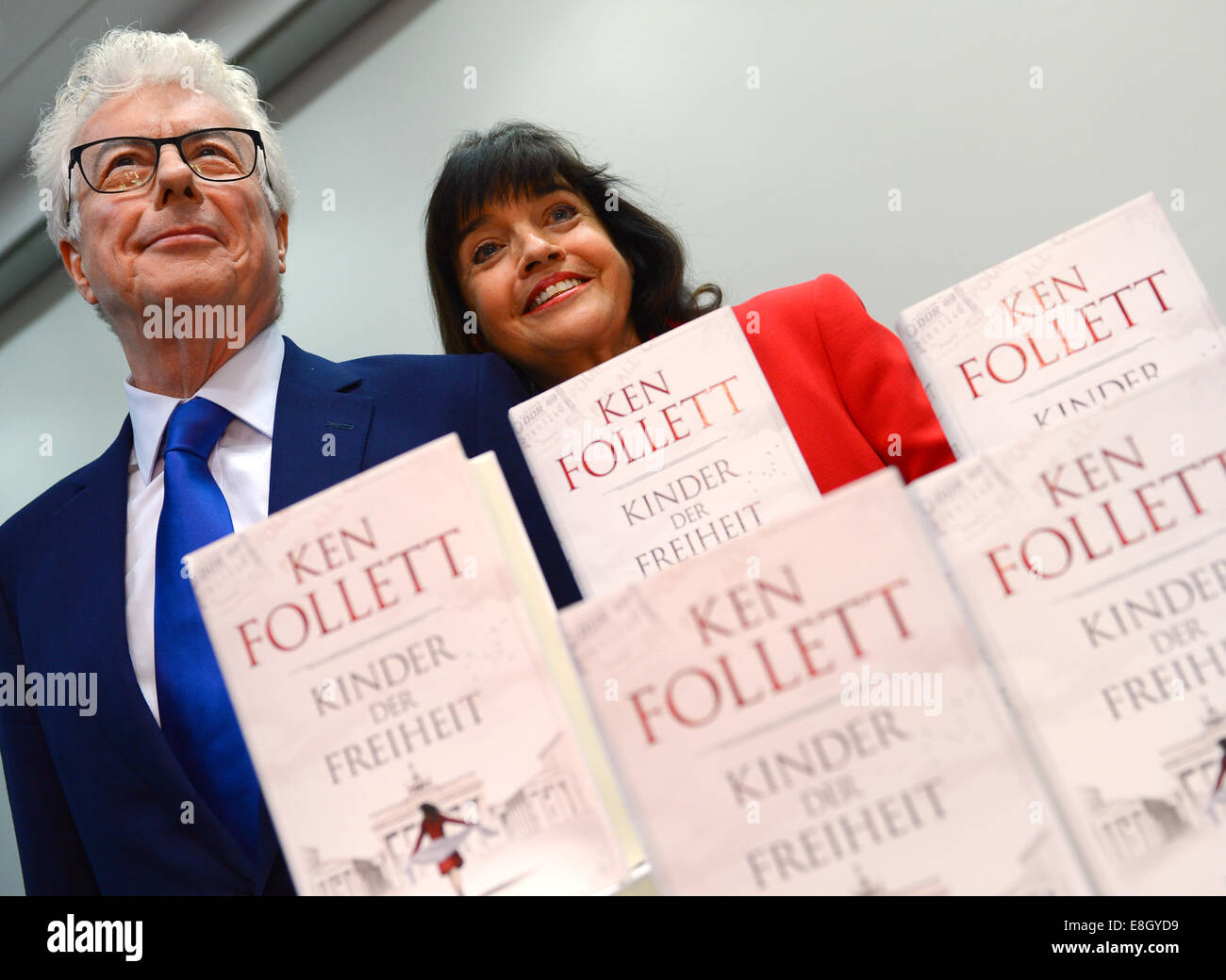 Wife of ken follett hi-res stock photography and images - Alamy