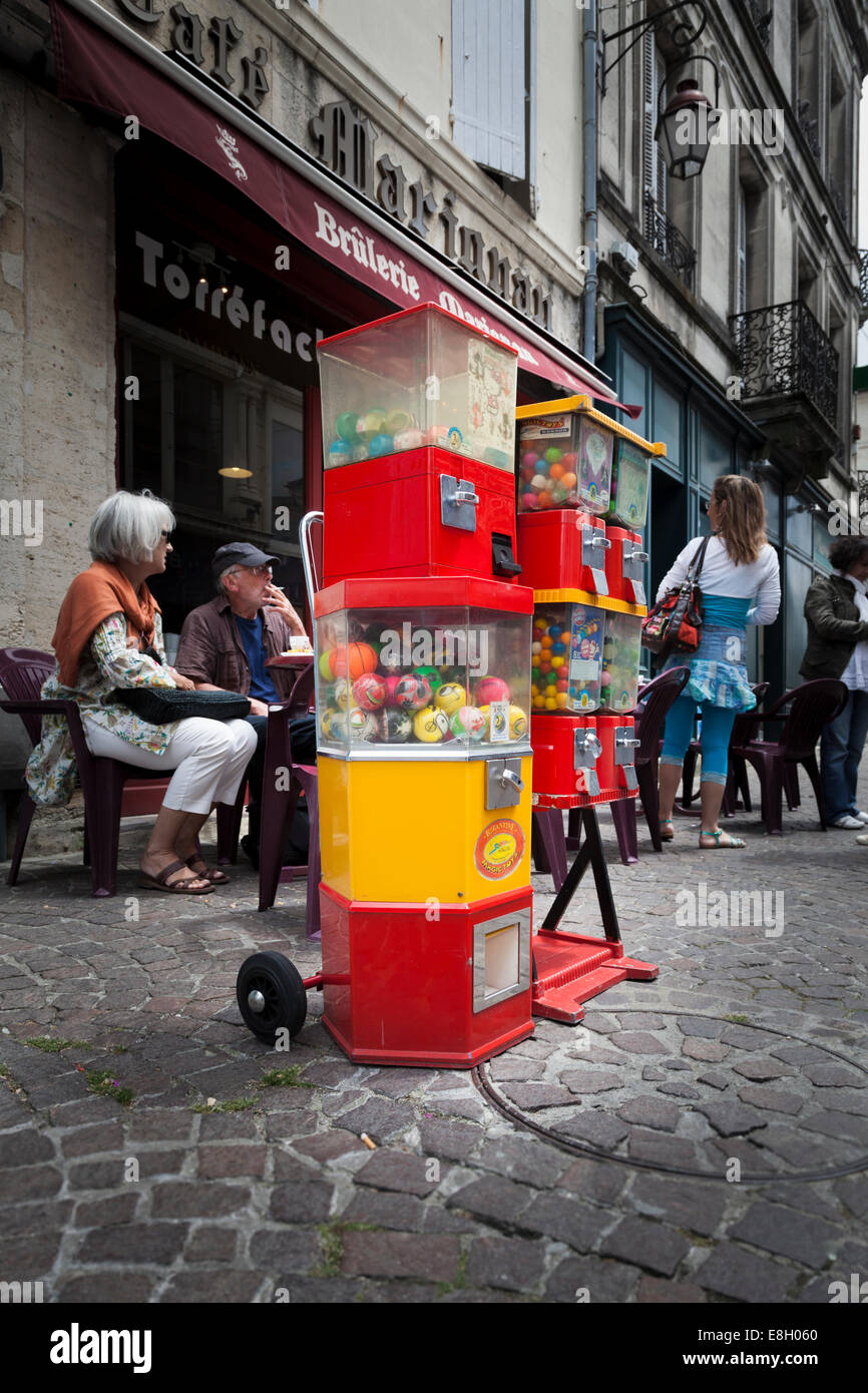 Toy vending machines hi-res stock photography and images - Alamy